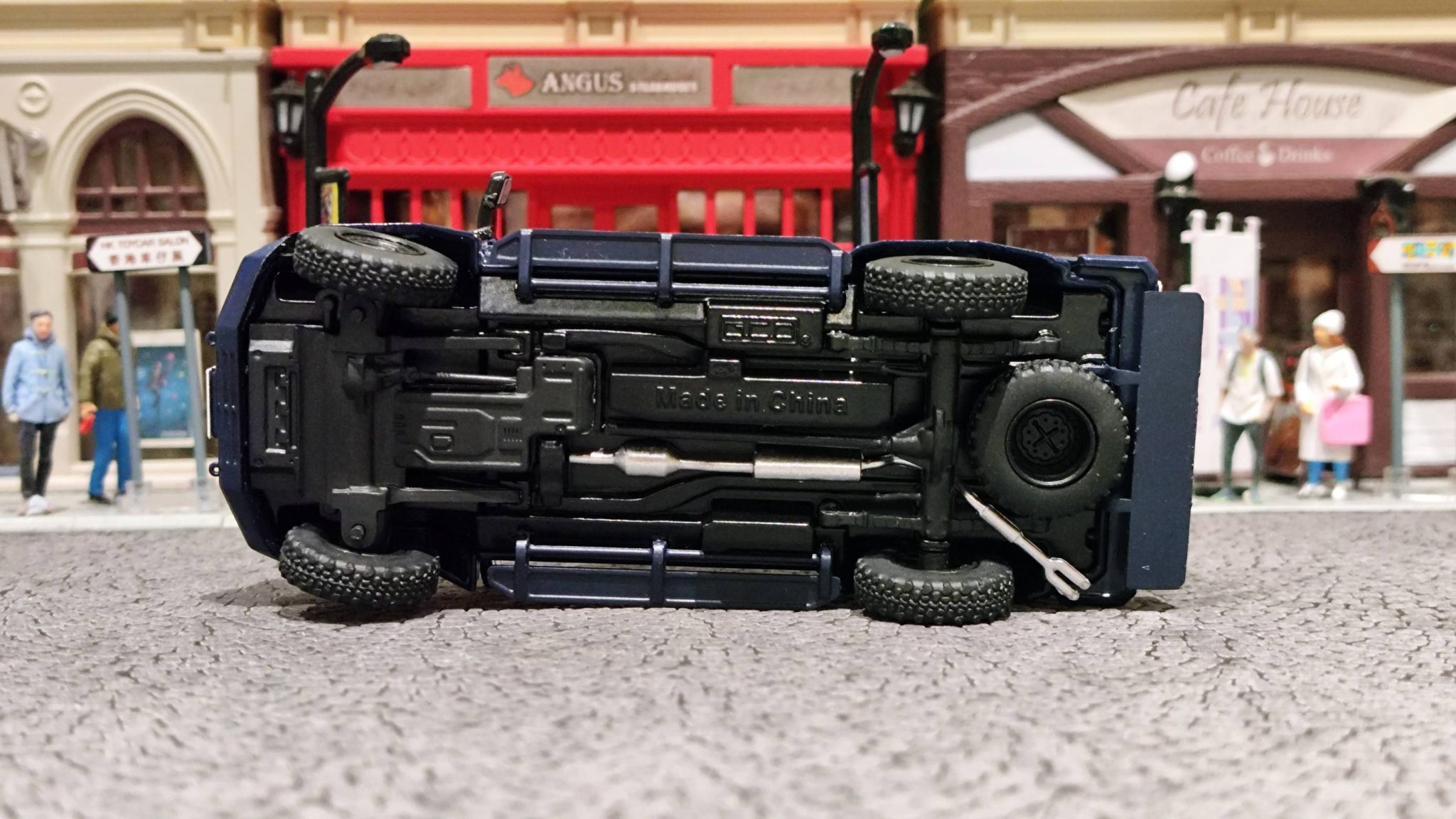 劍齒虎 - ARTOYS Hong Kong Police Force's Armoured Sabertooth - HKTOYCAR 手推車