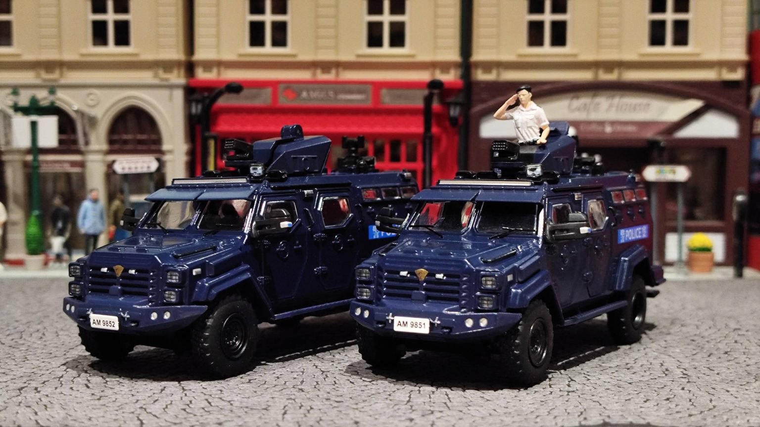 劍齒虎 - ARTOYS Hong Kong Police Force's Armoured Sabertooth - HKTOYCAR 手推車