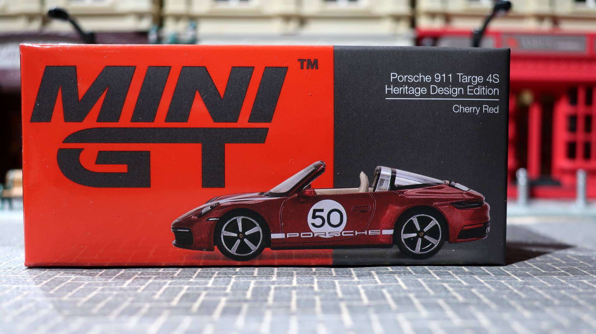 經典不朽 - MINI GT Porsche 911 Targa 4S Heritage Design Edition - HKTOYCAR 手推車
